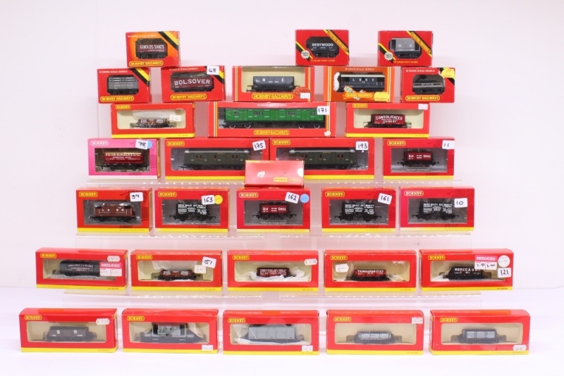 Hornby: A collection of approx. 30 boxed Hornby, OO Gauge various ...