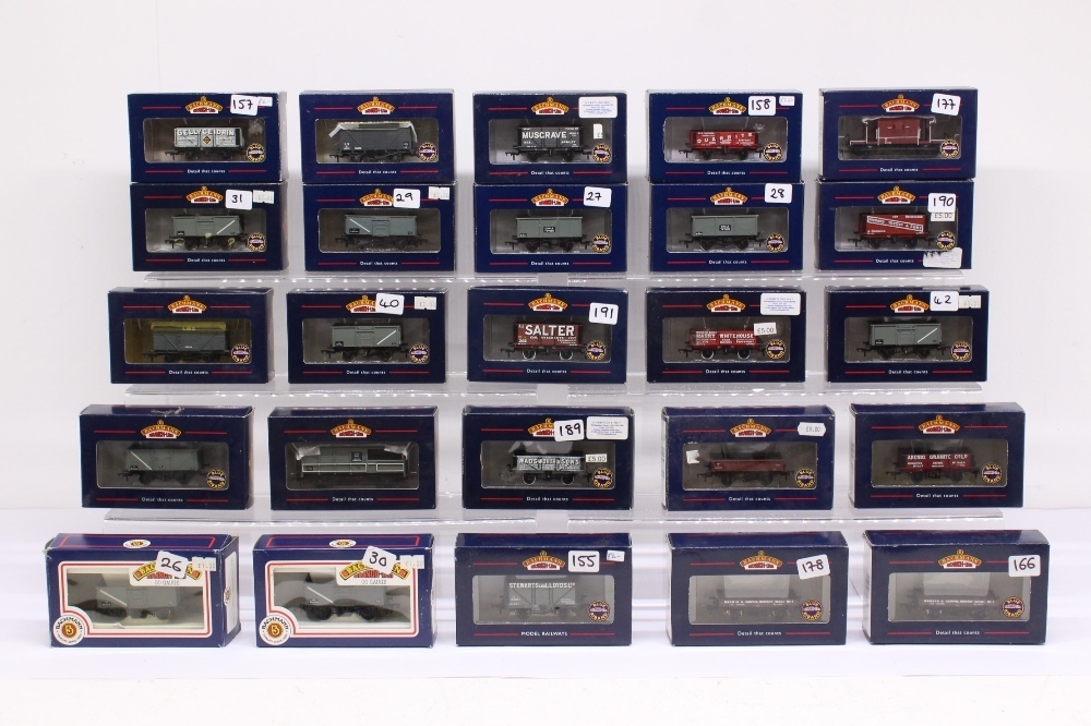 Bachmann: A collection of twenty-five boxed Bachmann, OO Gauge rolling ...