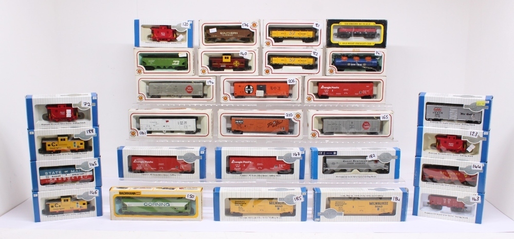 Bachmann: A collection of approx. twenty-five boxed Bachmann HO Scale ...