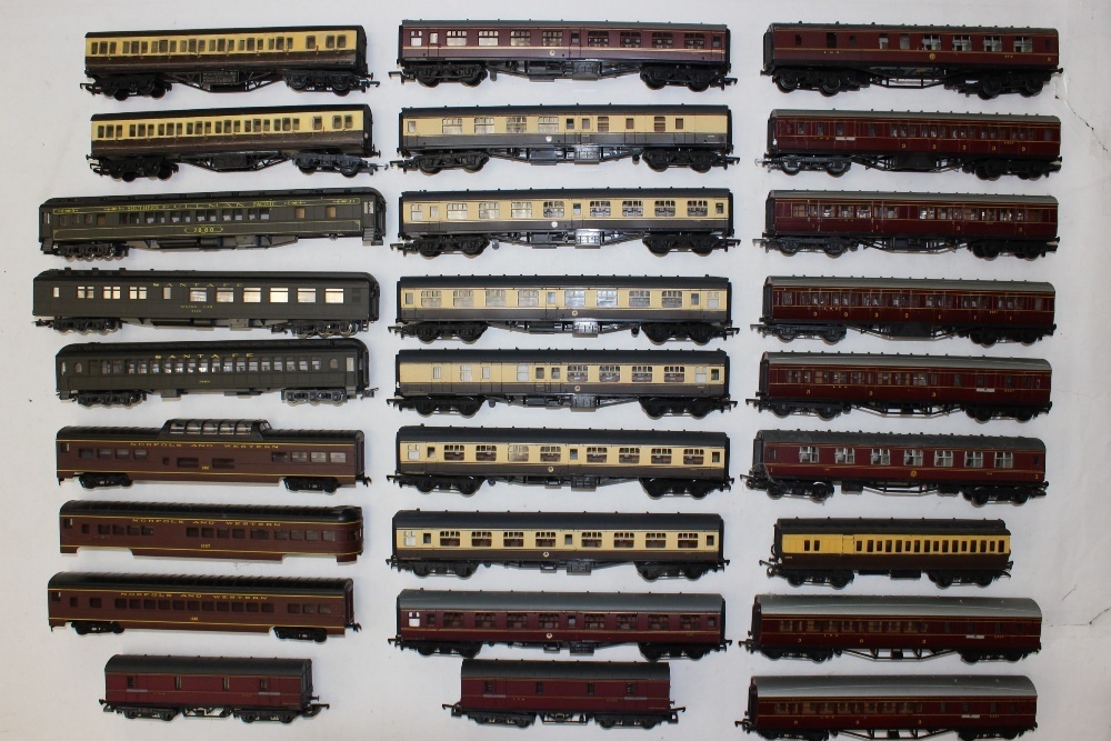 Model Railway: A collection of assorted unboxed OO Gauge model railway ...