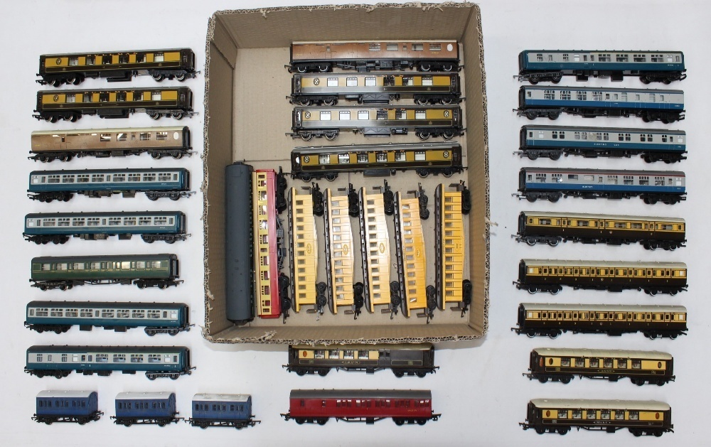 Model Railway: A collection of assorted model railway OO Gauge coaches ...
