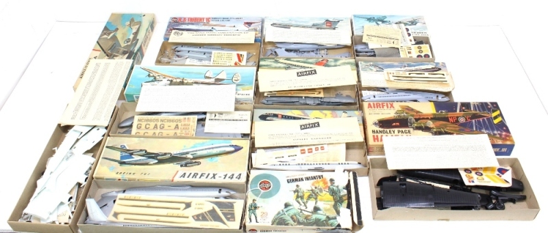 Airfix: A collection of assorted boxed Airfix model kits, to include ...