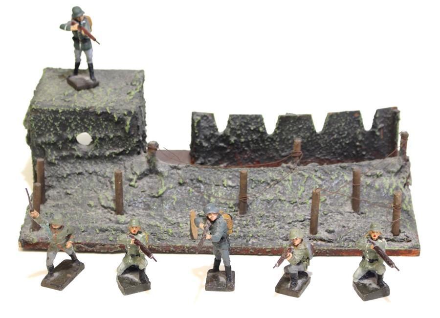 Lineol: A pre-war Double Trench with Pillbox, complete with five ...