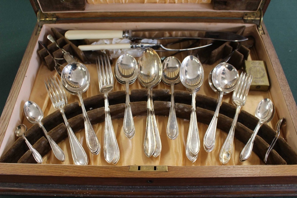 Boxed canteen of cutlery, all appears to be complete but there could ...