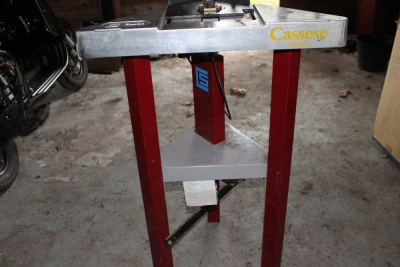 Cassese France, Picture framing machine on stand.