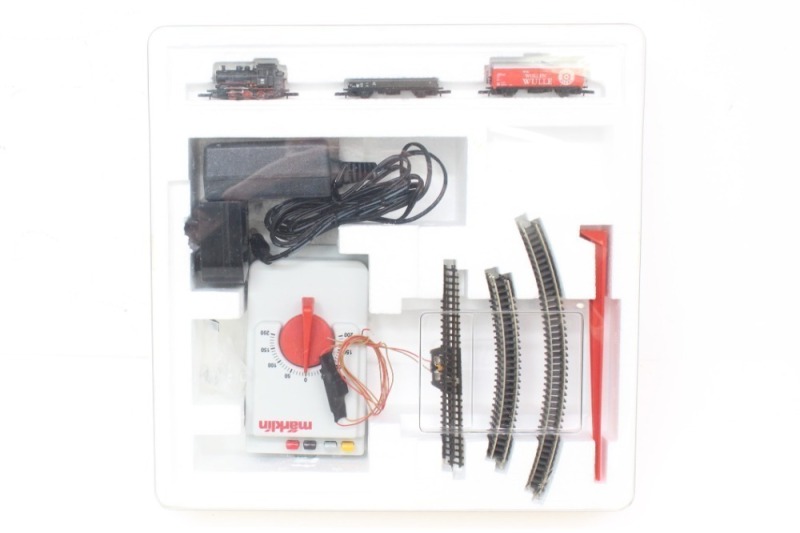 Marklin: A boxed Marklin, Z Gauge, Starter Set, Freight Train with an ...