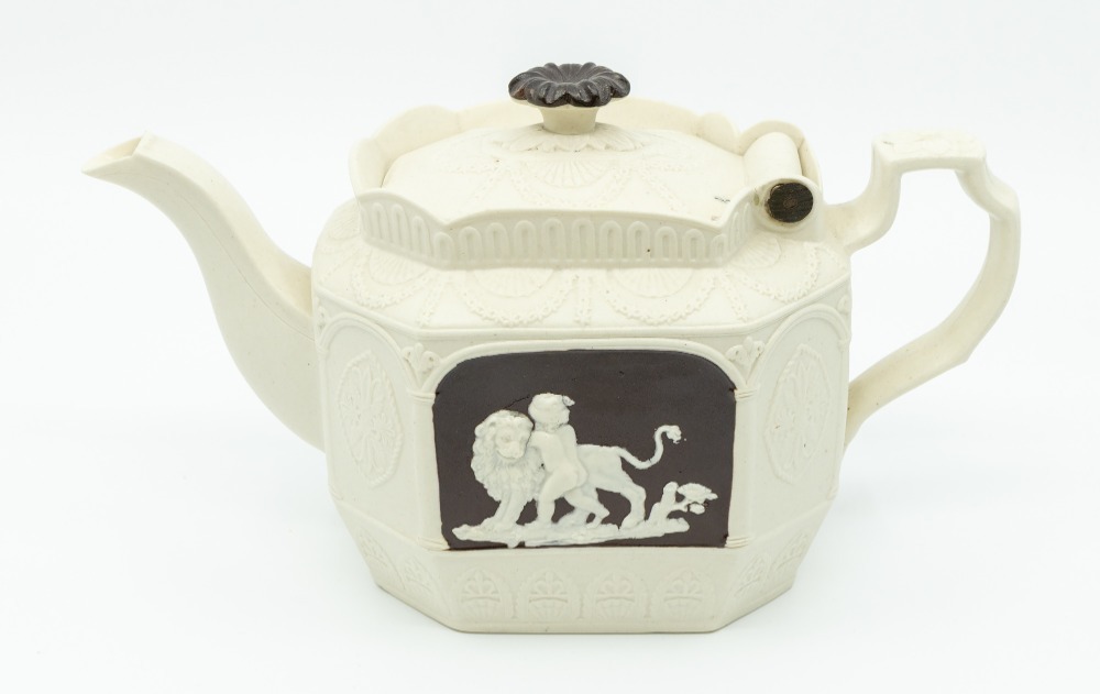 A Castleford-type Yorkshire feldspathic stoneware teapot with hinged ...