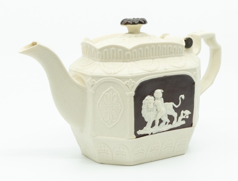 A Castleford-type Yorkshire feldspathic stoneware teapot with hinged ...