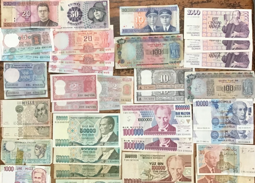 Large Collection of World Banknotes, including some small serial number ...