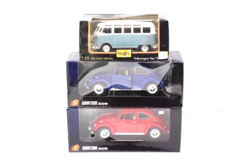 Diecast: A collection of boxed large scale diecast vehicles to include ...