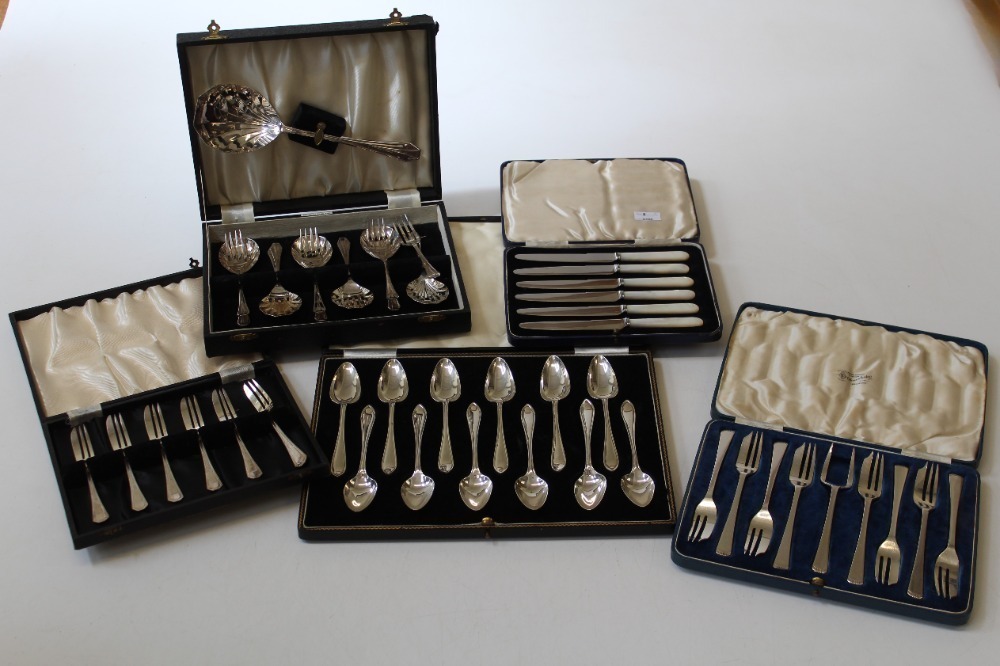 Edward Viner. A cased set of twelve silver grapefruit spoons, Sheffield ...