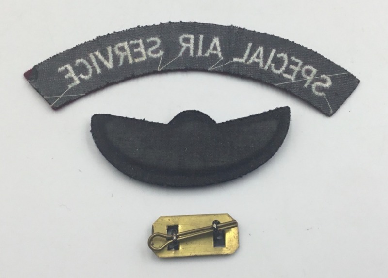 A selection of vintage SAS related badges, to include: a post WW2 ...