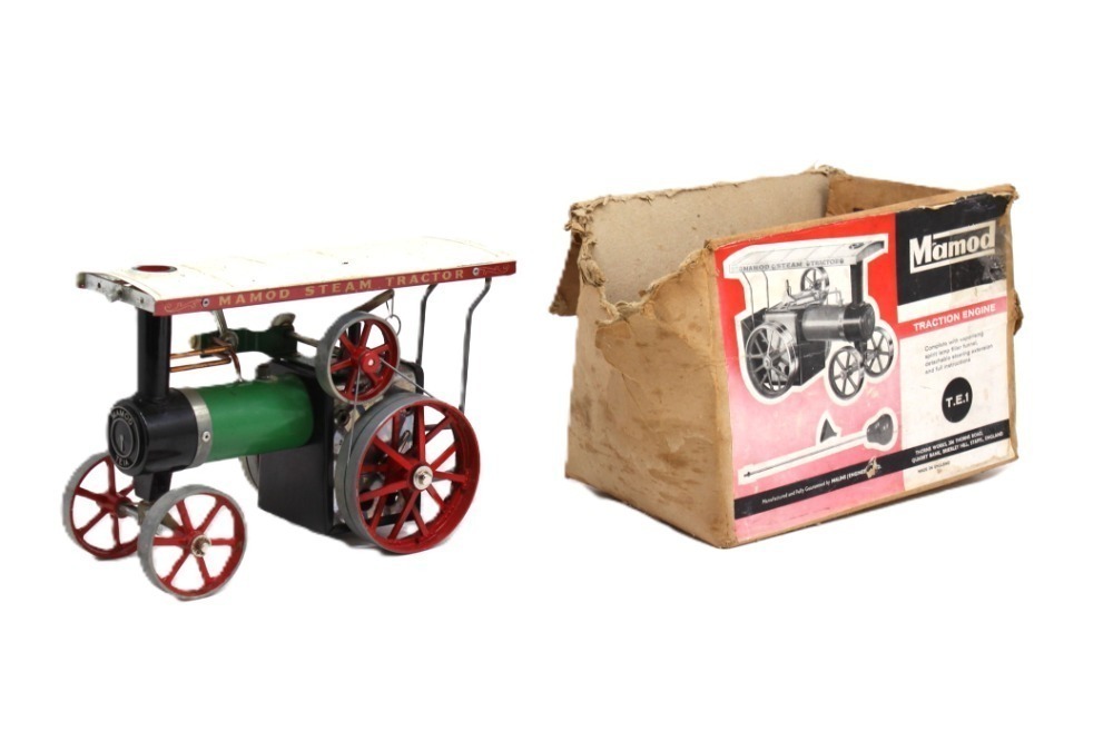 Mamod: A boxed Mamod Traction Engine TE1, green livery, live steam ...