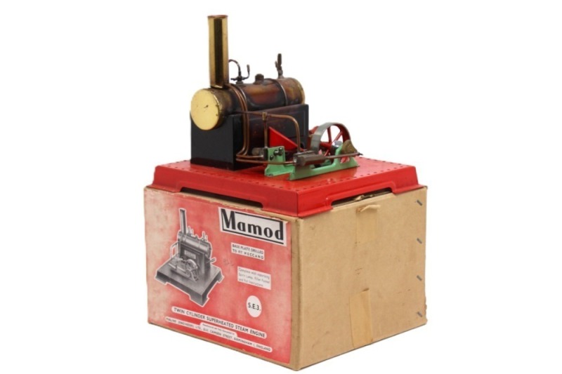 Mamod: A boxed Mamod Twin Cylinder Superheated Steam Engine SE3 ...