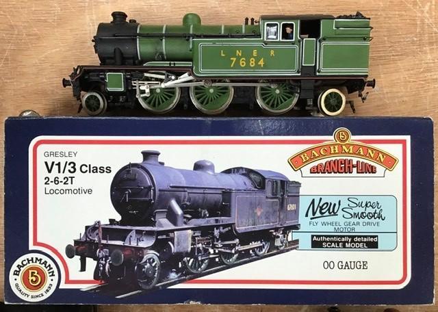 Railway: collection of 00 gauge Bachmann locomotives to include V2 3650 ...