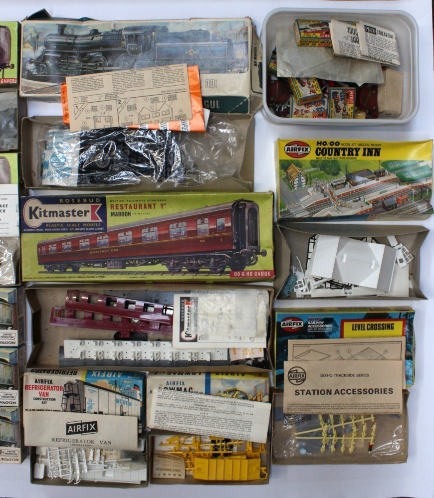 Model Kits: A collection of assorted boxed model railway made and ...