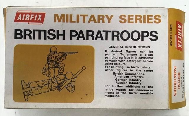 Airfix: A boxed Airfix British Paratroopers 1/32 scale, rare set of 29 ...