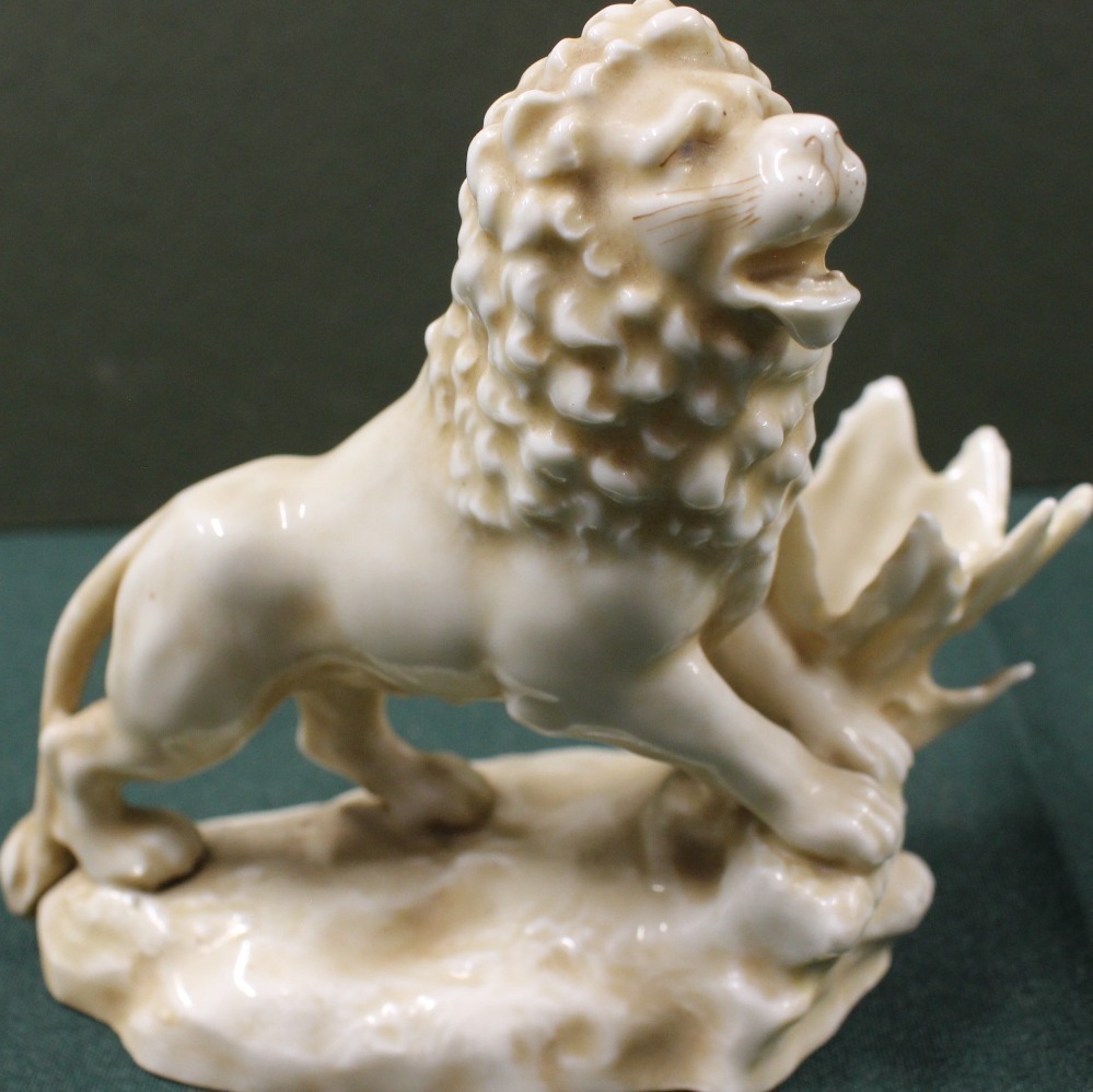 Two continental porcelain Medici style lions, c1900, printed and ...