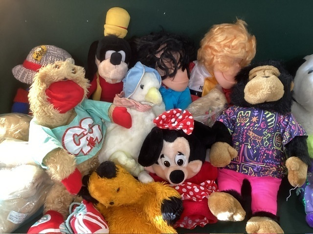 Vintage retro toys to include Sooty and Gordon gopher, watch a old ...